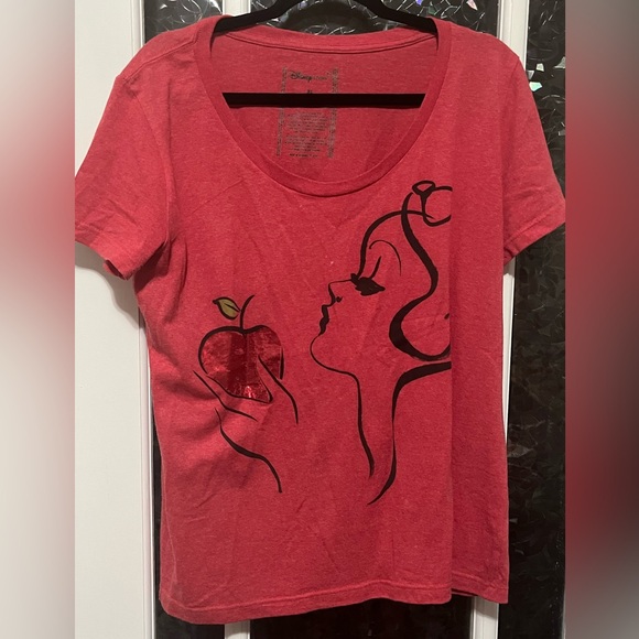 Disney | Tops | Disney Snow White Poison Apple Red Graphic Tee Size Xl ...